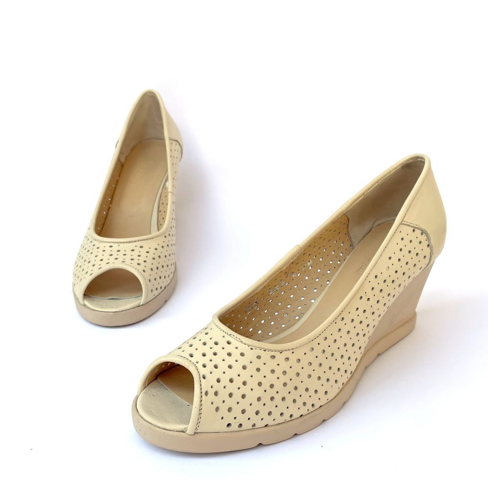 Pantofi piele naturala cu perforatii 5567 bej Dr. Calm - GLAMI.ro