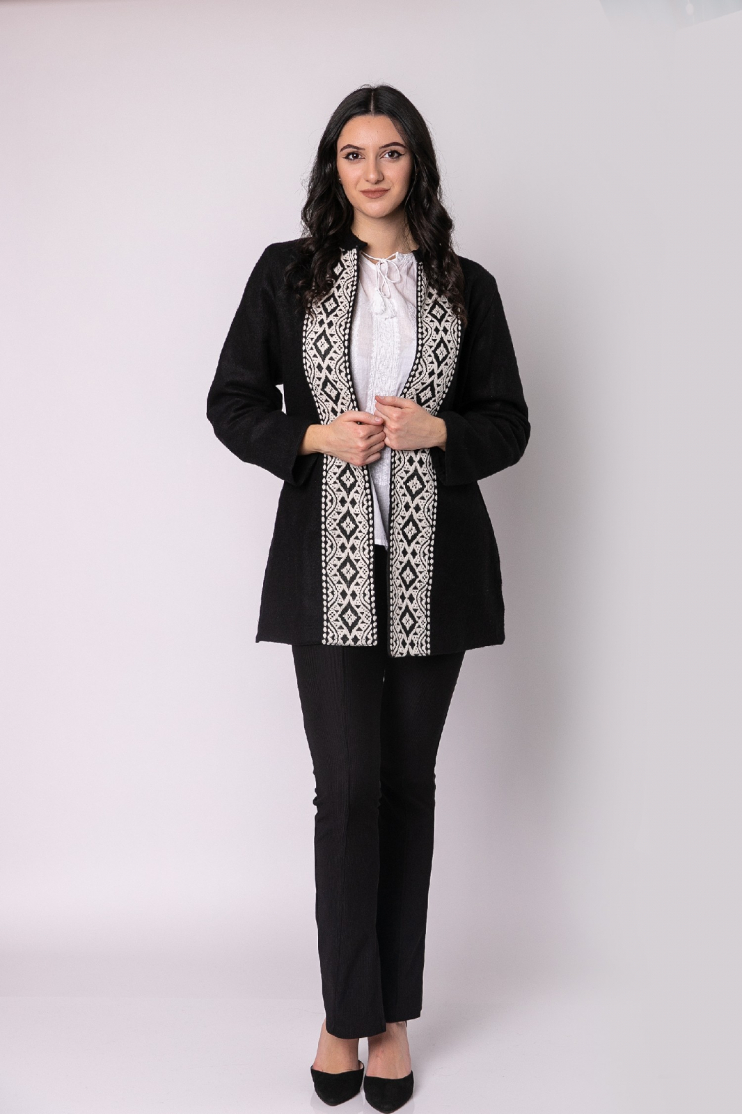 Portul Romanesc Palton traditional negru cu broderie geometrica alba ...