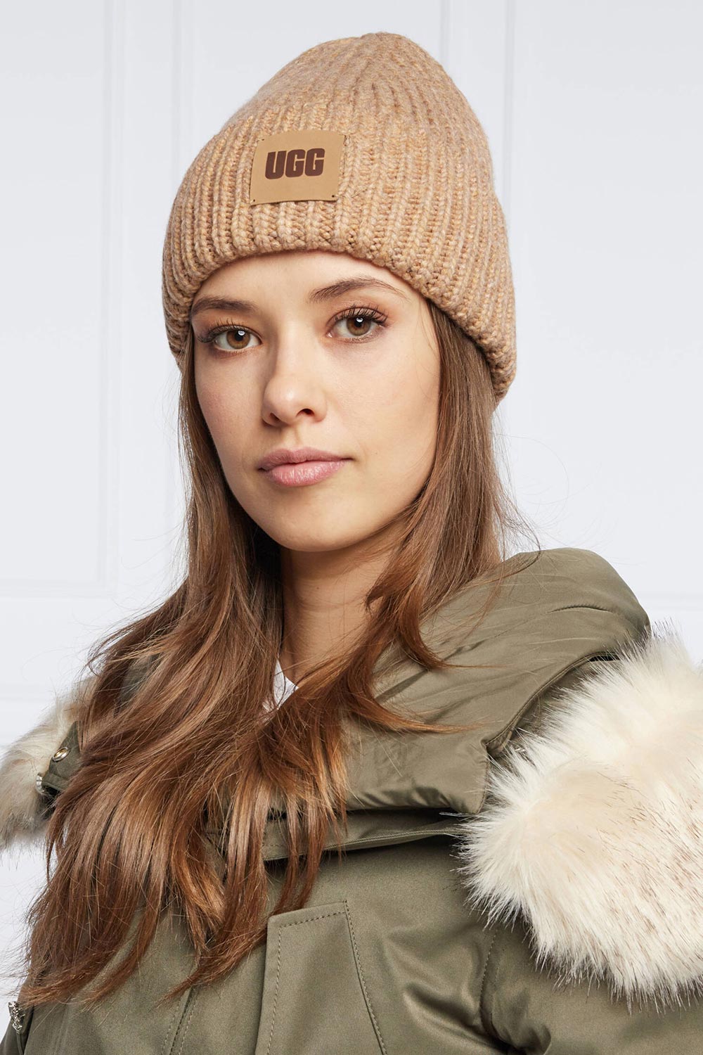 UGG Fes Chunky Rib Beanie 20061 00K4 camel - GLAMI.ro