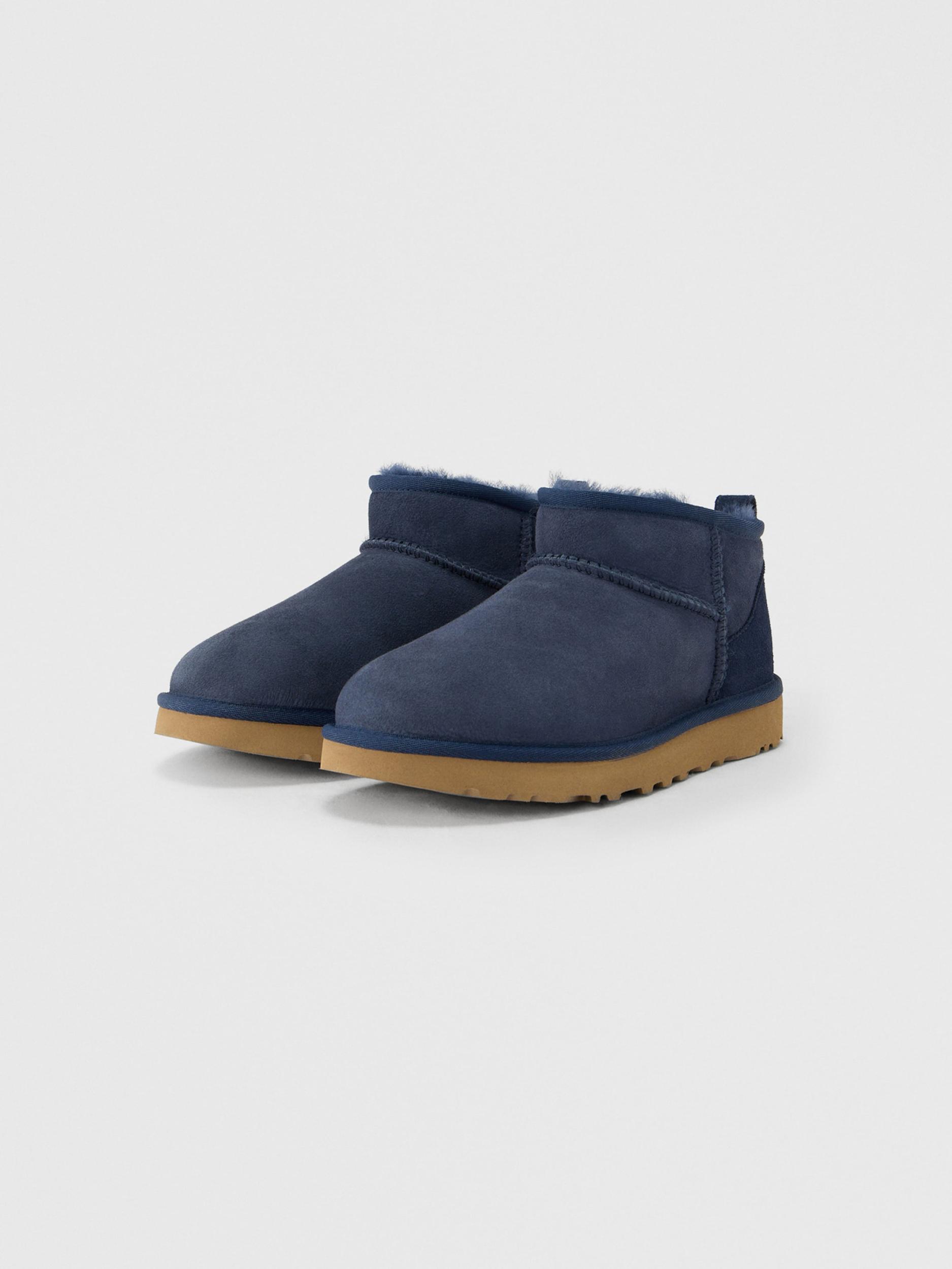 UGG Cizme 'Classic Ultra Mini' indigo - GLAMI.ro