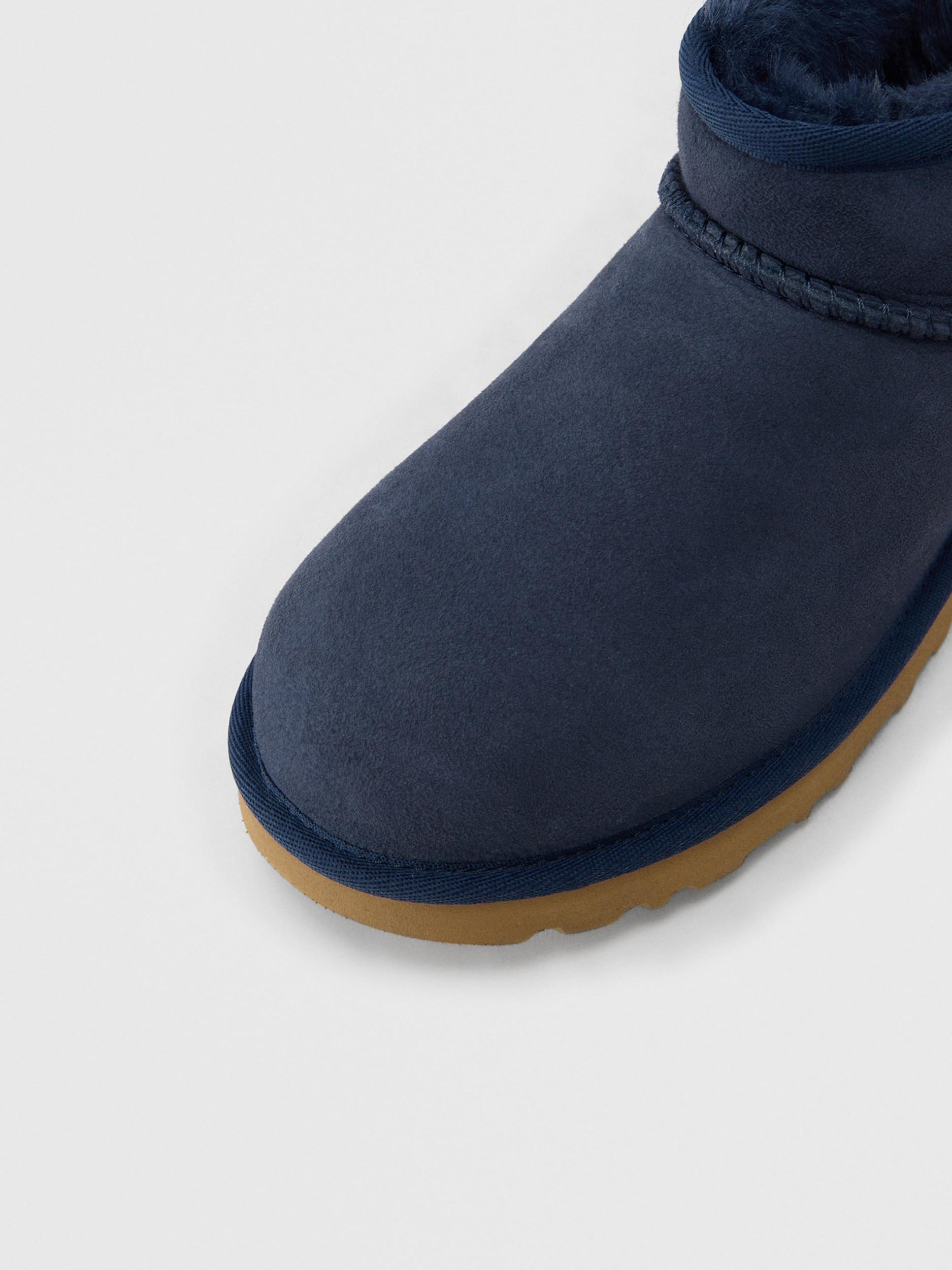 UGG Cizme 'Classic Ultra Mini' indigo - GLAMI.ro