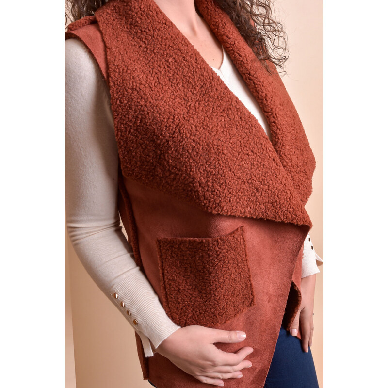 Portul Romanesc Vesta tip cojoc caramizie cu buzunare aplicate si baza ...