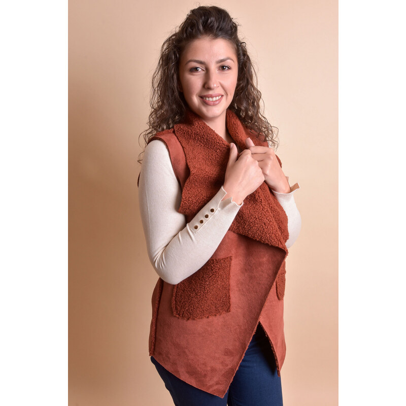 Portul Romanesc Vesta tip cojoc caramizie cu buzunare aplicate si baza ...