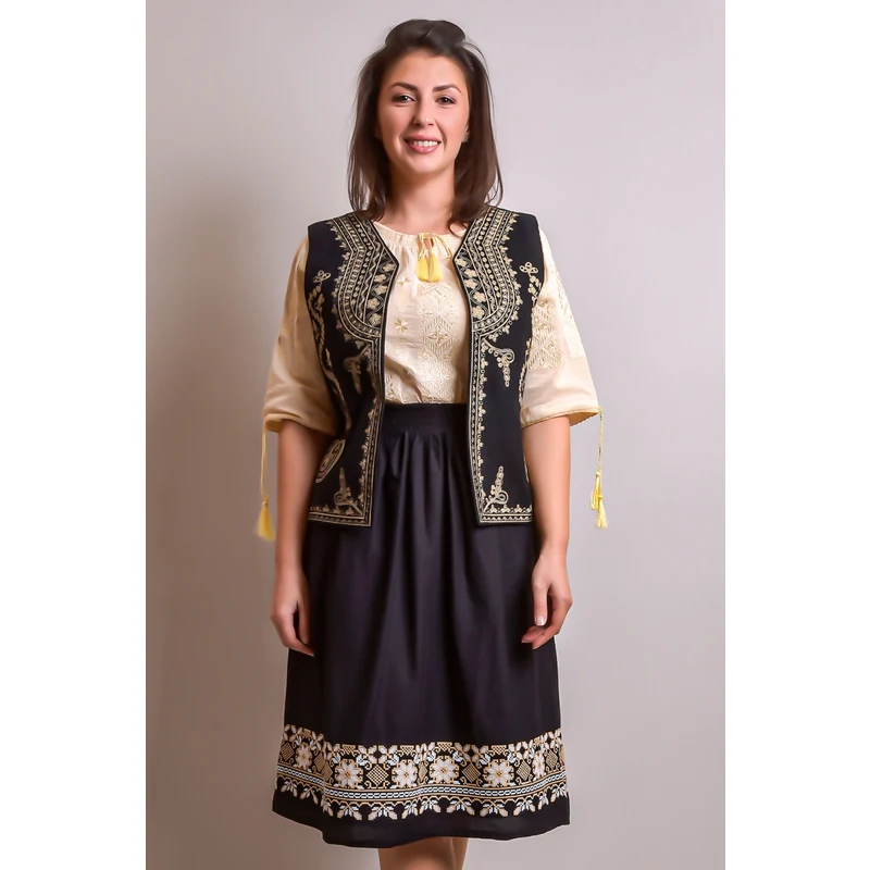 Portul Romanesc Vesta traditionala neagra cu broderie florala crem ...