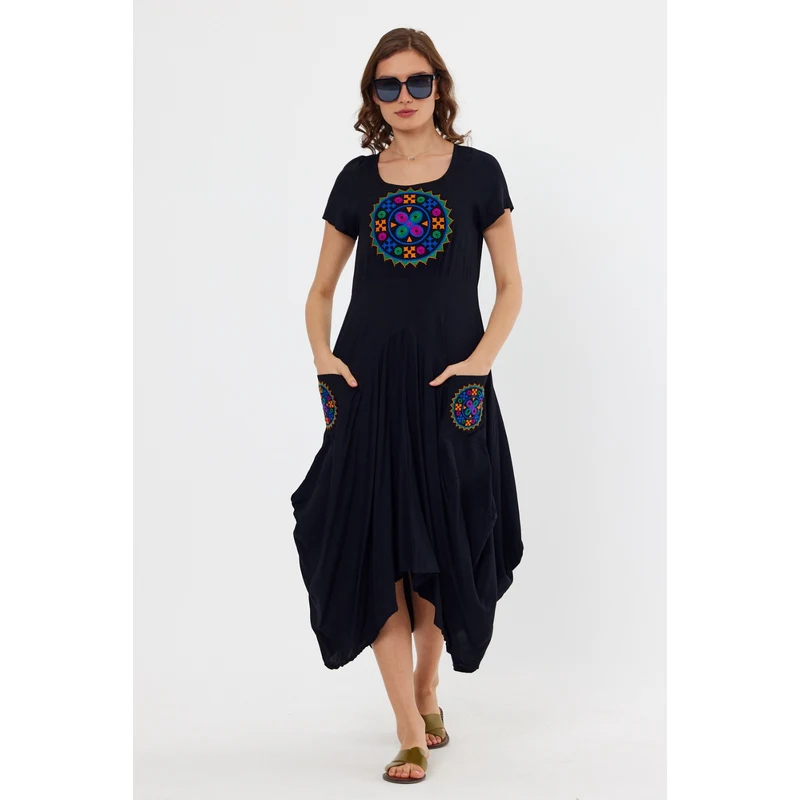 Vale Woman Rochie neagra in colturi cu broderie in cerc, colorata, din ...