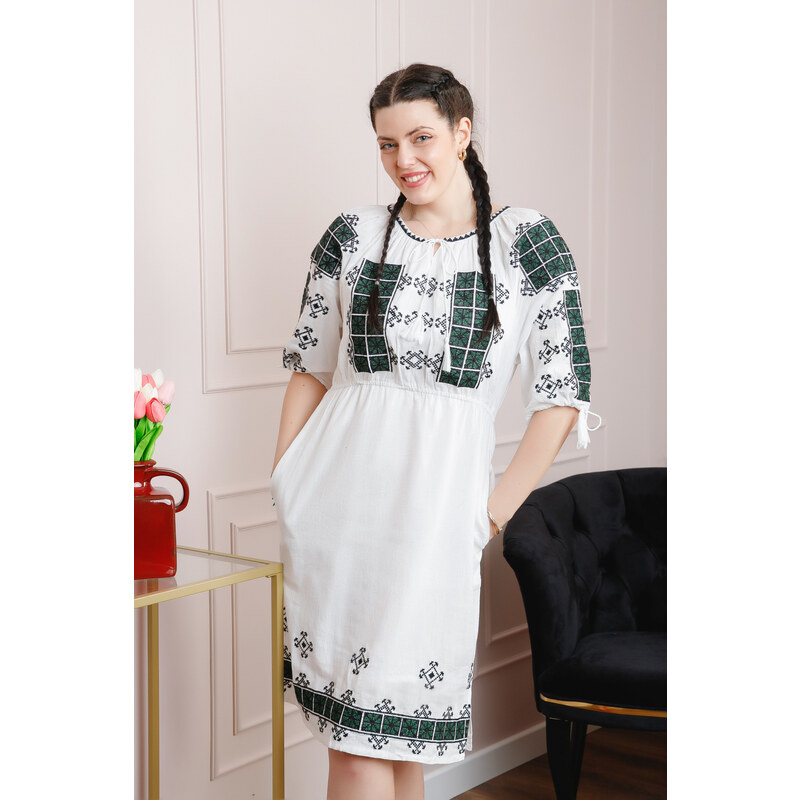 Portul Romanesc Rochie traditionala alba cu motiv geometric verde ...