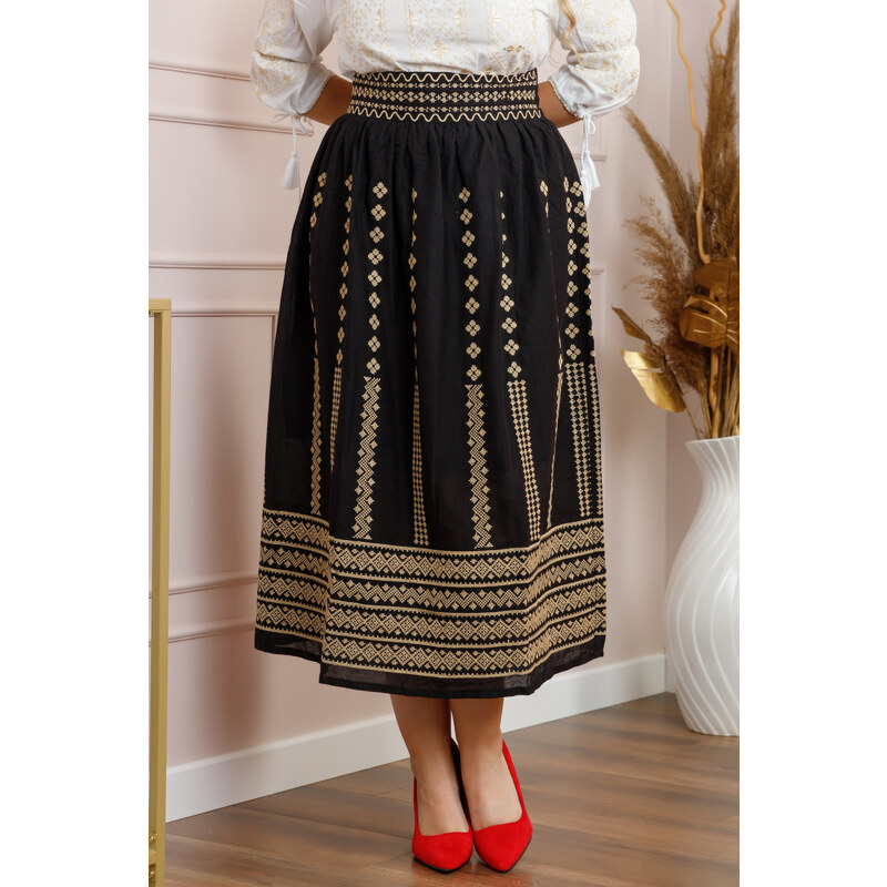 Portul Romanesc Fusta traditionala neagra cu broderie geometrica crem ...