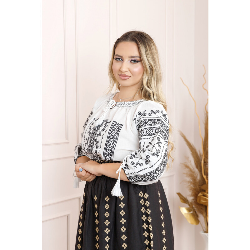 Portul Romanesc Ie traditionala alba cu motiv geometric negru Petra 03 ...